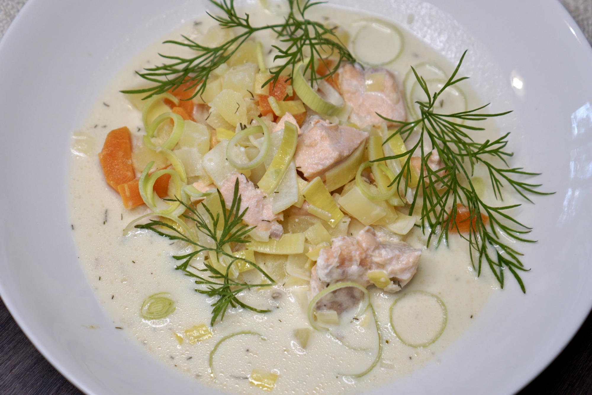 Original Finnish Salmon Soup – Lohikeitto